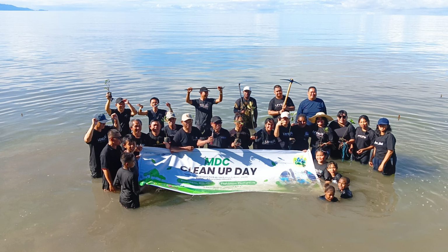 GKPB MDC Kaimana Gelar "Clean Up Day 2025" di Pantai Bantemi - Embaran ...